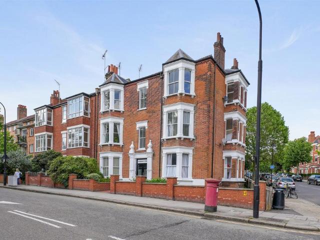 Fortune Green Road, London 3 bed flat to rent £2,700 pcm £623 pw