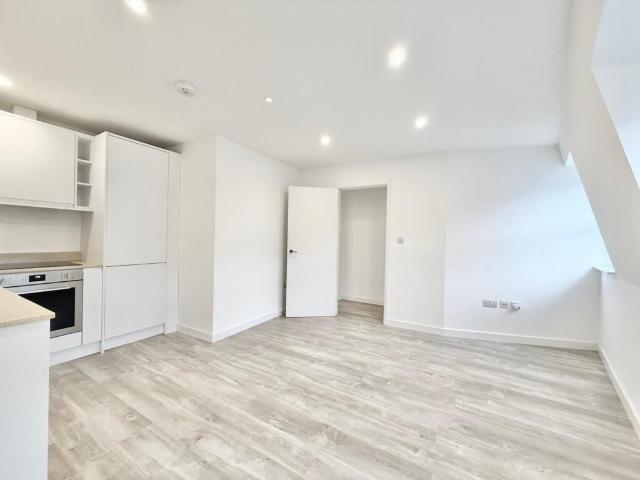 Fortune Green Road, West Hampstead, London NW6, 1 bed flat to rent, £1,950 pcm | PrimeLocation