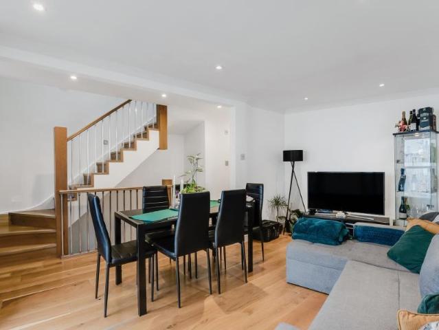 Fortune Green Road, West Hampstead, NW6 4 bed terraced house to rent £4,312 pcm £995 pw