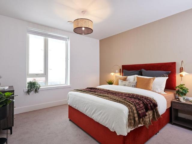 Fortunes Dock, Canning Town London E16 1 bed apartment to rent £2,185 pcm £504 pw