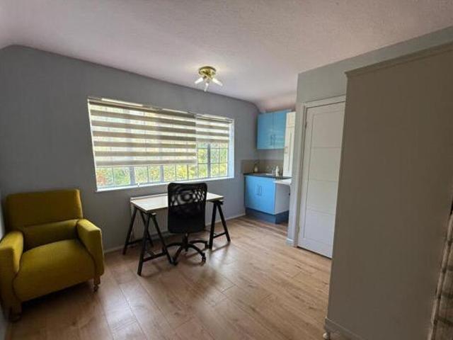 Forty Avenue, Wembley, Studio Flat For