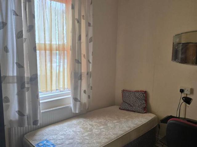 Forty Lane, Wembley HA9, Room to rent, £580 pcm | PrimeLocation