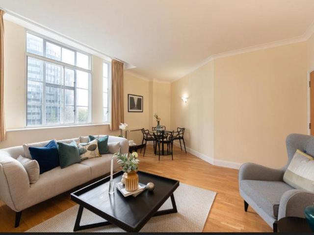 Forum Magnum Square, Belvedere Road. 1 bed flat to rent £3,500 pcm £808 pw