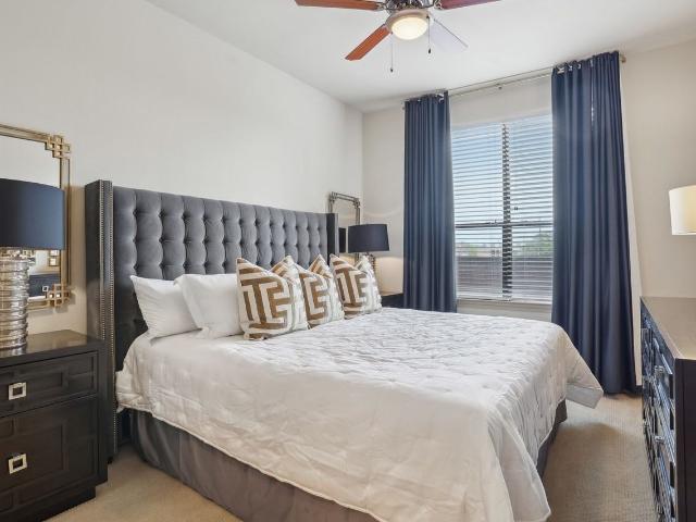 Forum on San Felipe 2 Bedroom Apartment for Rent at 6363 San Felipe St, Houston, TX 77057 Great Uptown