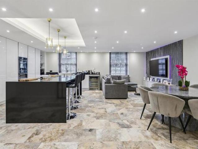 For Sale 4 Bedroom Apartment Surrey Surrey DS101891877