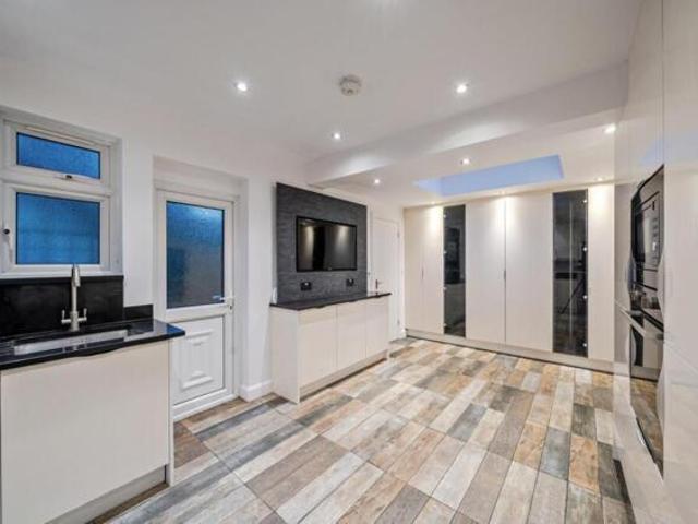 For Sale 4 Bedroom Bungalow Barnet Greater London DS101676843