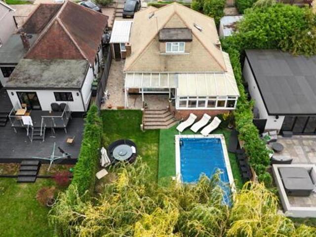For Sale 4 Bedroom Bungalow Hornchurch Greater London DLS101677591