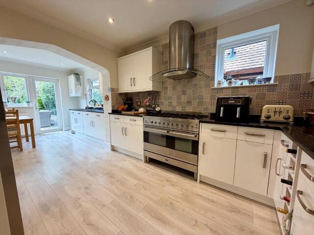 For Sale 4 Bedroom Bungalow Hertfordshire Hertfordshire DS101678249