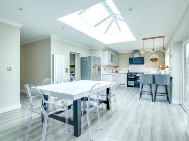 For Sale 4 Bedroom Bungalow Highcliffe Dorset DS101278345