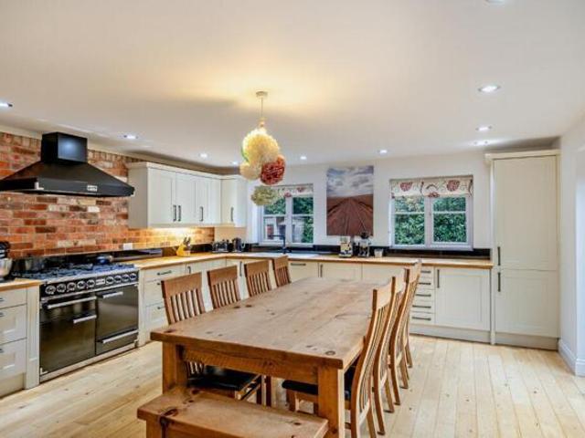 For Sale 4 Bedroom House Cold Ash Berkshire DLS99029128