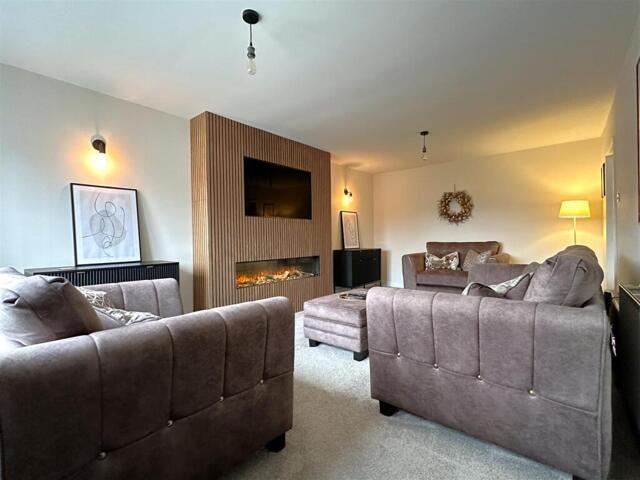 For Sale 4 Bedroom House Collingham Collingham DS96938563