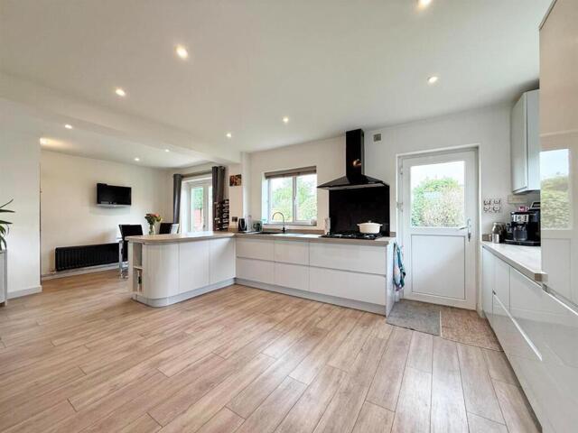 For Sale 4 Bedroom House Copthorne West Sussex DLS99029262