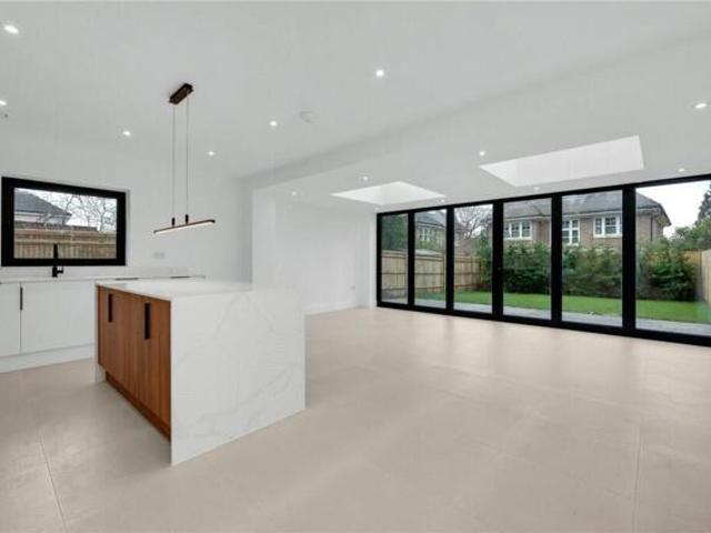 For Sale 4 Bedroom House Chessington Surrey DLS101677258