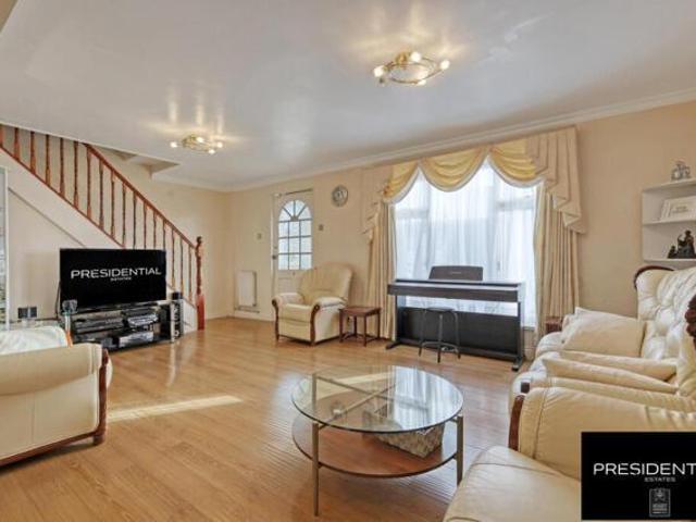 For Sale 4 Bedroom House Chigwell Essex DLS98386756
