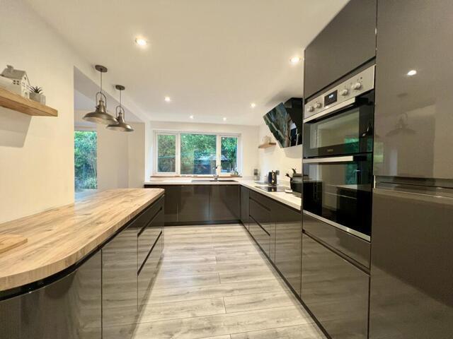 For Sale 4 Bedroom House Christchurch Dorset DS98204533