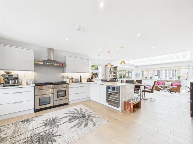 For Sale 4 Bedroom House Christchurch Dorset DS99237257