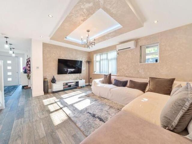 For Sale 4 Bedroom House Cippenham Slough DLS98718470