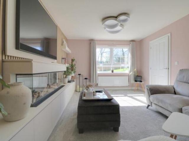 For Sale 4 Bedroom House Cleckheaton Kirklees DS101278321