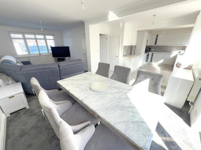 For Sale 4 Bedroom House Ashford Surrey DS101675779