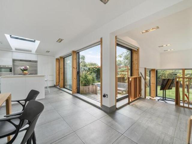 For Sale 4 Bedroom House Barnet Greater London DLS98648911
