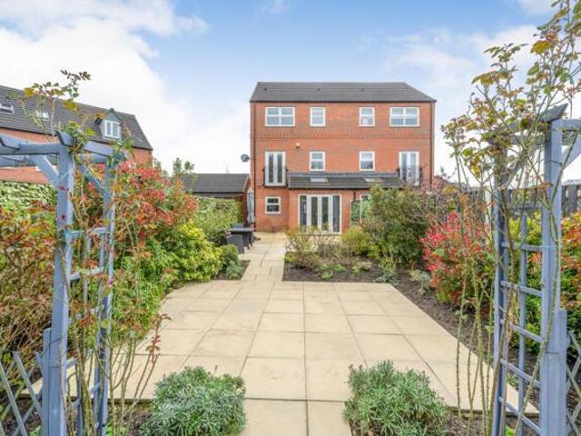 For Sale 4 Bedroom House Barnsley Barnsley DS100824849