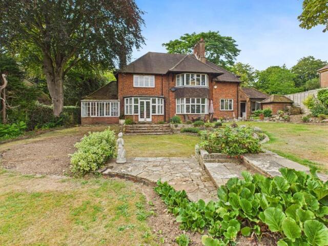 For Sale 4 Bedroom House Beaconsfield Buckinghamshire DLS101675911