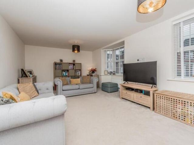 For Sale 4 Bedroom House Bradford Kirklees DS101678568