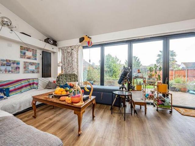 For Sale 4 Bedroom House Brentford Greater London DS101675438