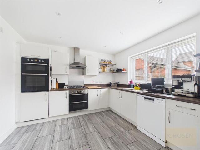 For Sale 4 Bedroom House Brockworth Brockworth DS99926221
