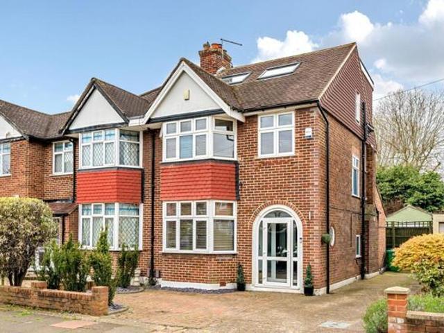For Sale 4 Bedroom House Bromley Greater London DLS101892413