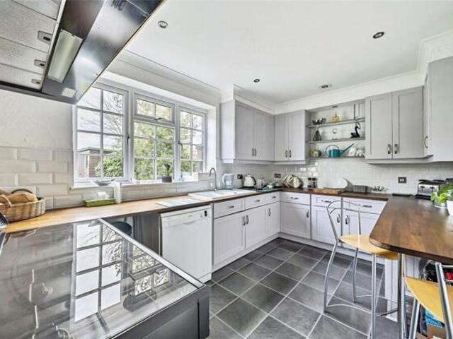 For Sale 4 Bedroom House Burnham Berkshire DLS100786726