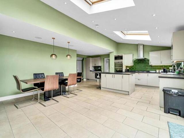 For Sale 4 Bedroom House Byfleet Surrey DLS100685069
