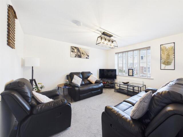 For Sale 4 Bedroom House Gloucester Gloucestershire DLS101891873