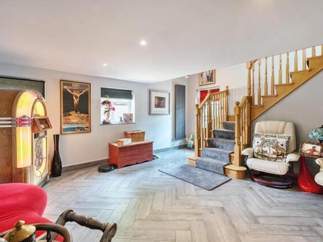 For Sale 4 Bedroom House Gloucestershire Gloucestershire DLS98404382