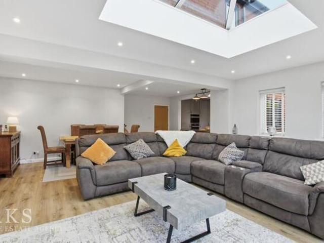 For Sale 4 Bedroom House Derbyshire Derbyshire DS98834812