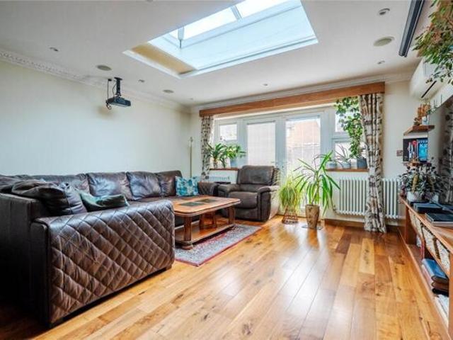 For Sale 4 Bedroom House Dunstable Central Bedfordshire DLS100398423