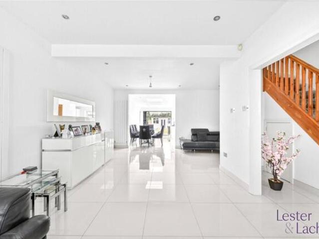 For Sale 4 Bedroom House Epping Forest Greater London DLS101674838