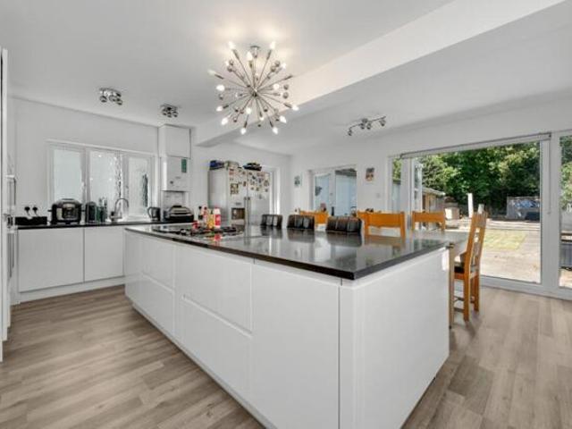 For Sale 4 Bedroom House Esher Surrey DS98612605