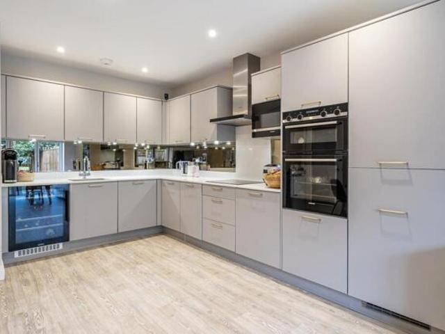 For Sale 4 Bedroom House Esher Surrey DS98930297