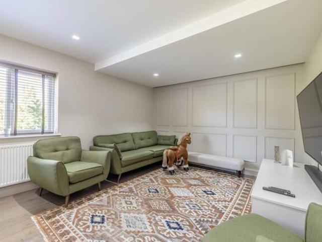 For Sale 4 Bedroom House Farnham Royal Slough DS101676122