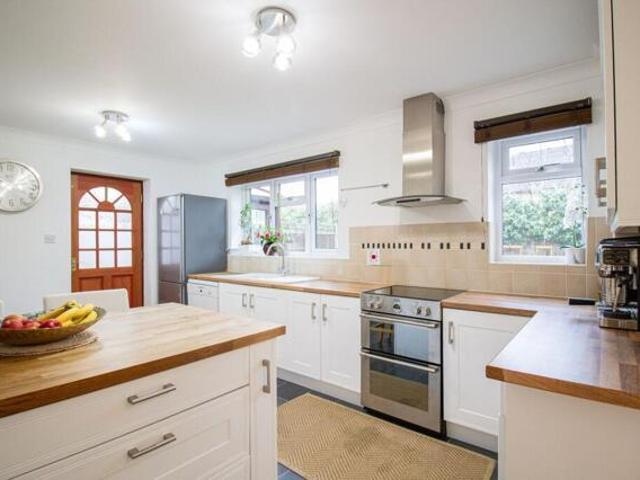 For Sale 4 Bedroom House Fleet Hampshire DLS100456414