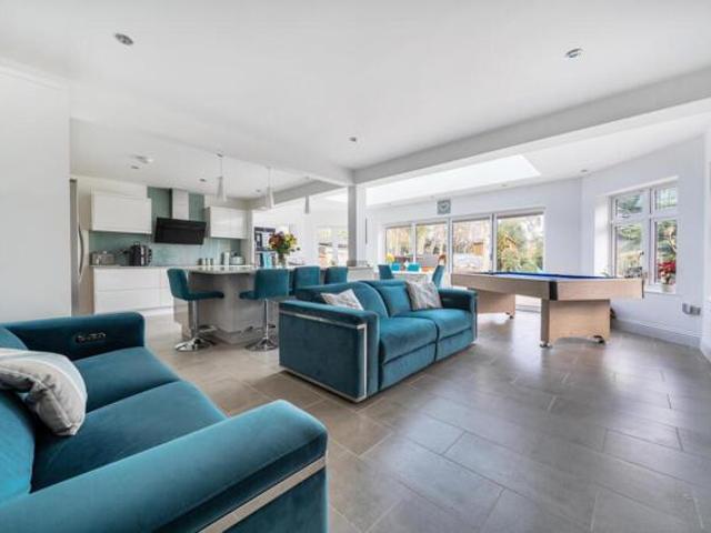 For Sale 4 Bedroom House Fleet Hampshire DS99029550
