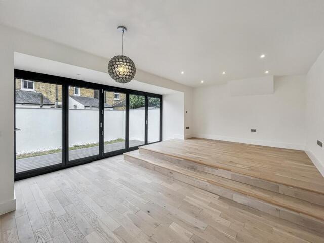 For Sale 4 Bedroom House Kingston Upon Thames Greater London DS98062445