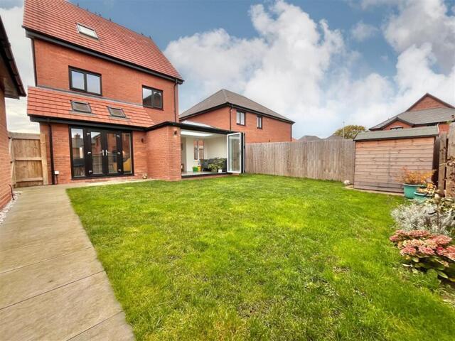 For Sale 4 Bedroom House Handforth Greater Manchester DS98503734