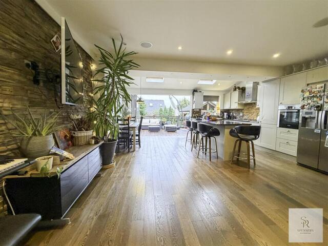 For Sale 4 Bedroom House Hemel Hempstead Hertfordshire DLS101025366