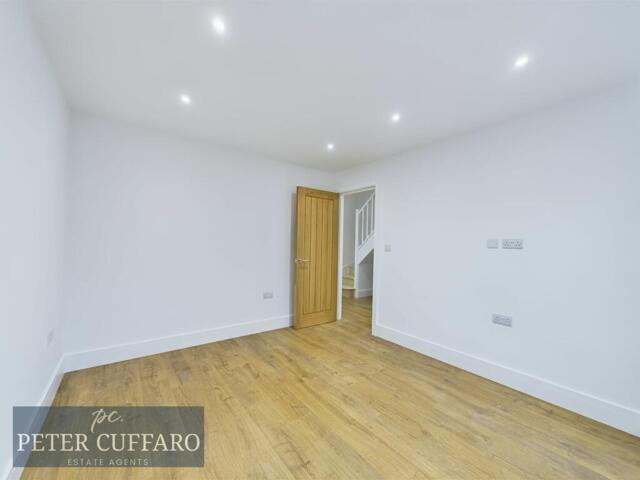 For Sale 4 Bedroom House Hertfordshire Hertfordshire DS100579124
