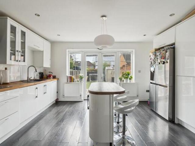 For Sale 4 Bedroom House Hillingdon Hertfordshire DS99130166