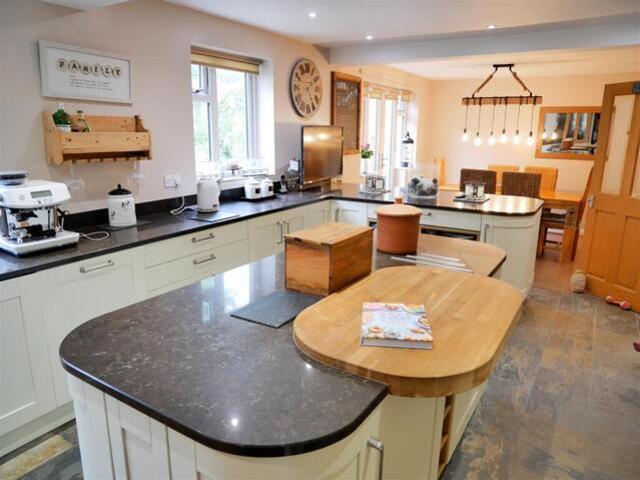 For Sale 4 Bedroom House Hilmarton Hilmarton DLS100540796