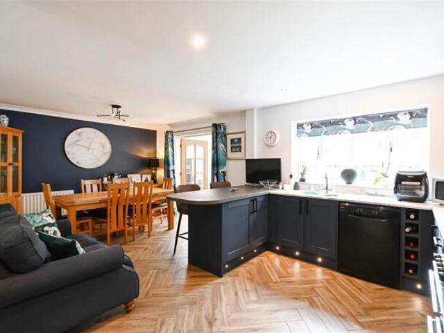 For Sale 4 Bedroom House Hilton Hilton DLS101025479