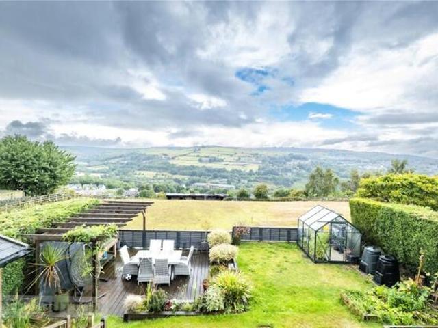 For Sale 4 Bedroom House Huddersfield Kirklees DS94233595